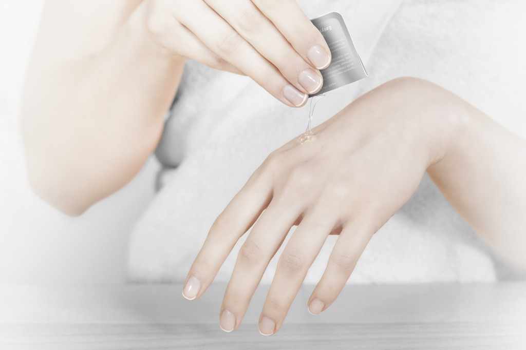 Single Dose for Cosmetic • Easysnap Technology • The One Hand Opening ...